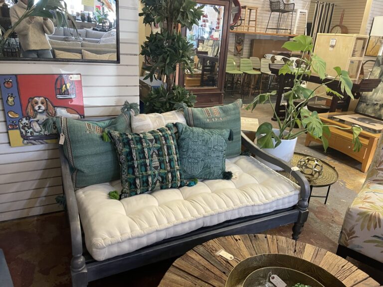 SOFAS & SETTEES - Redo Consign & Redesign